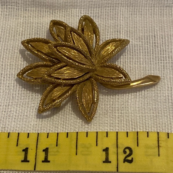 Avon | Jewelry | Vintage Avon Brooch | Poshmark
